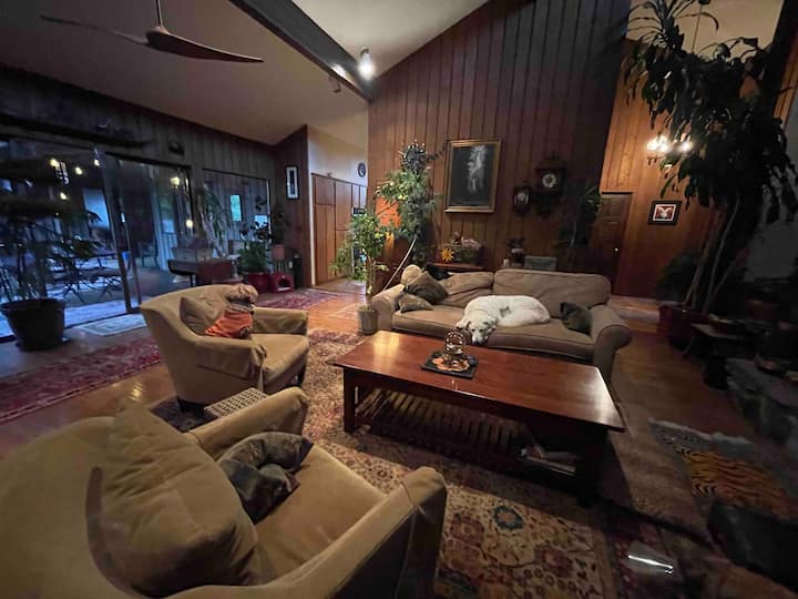 King Llama Suite At Arcadia Farm - Port Angeles, WA