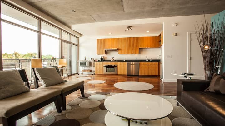 Downtown Hood River Luxe Loft - Hood River, OR