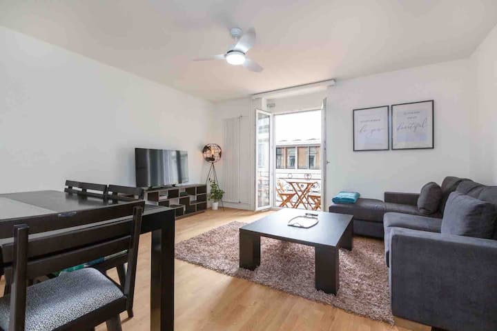 Apt 3b - Downtown Spacious 2-br Apartment - スイス チューリッヒ