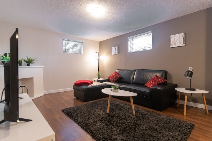 Cozy Central Bsmt Suite Near Whyte Ave & U Of A - Edmonton