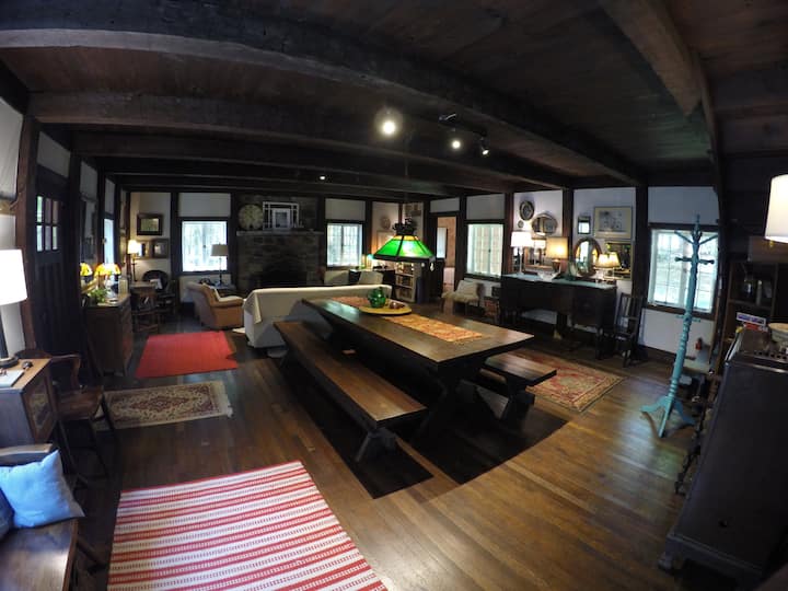 Cozy Red Cottage - Woodstock, NY