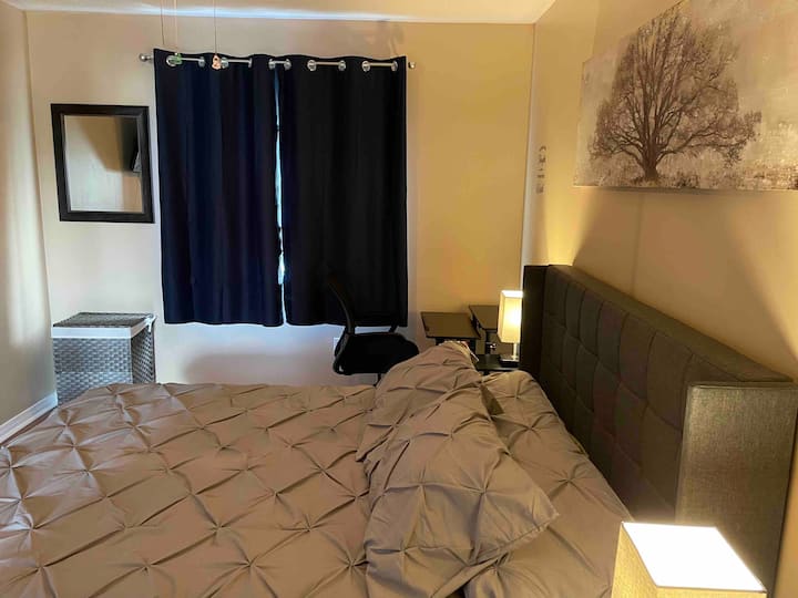 Modern And Comfortable Room! - Bowmanville