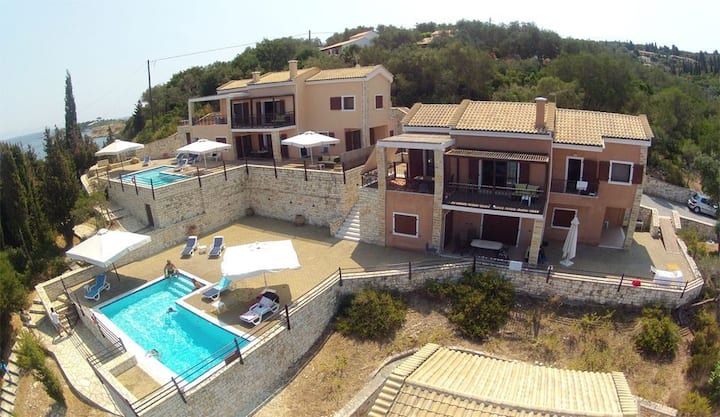 R 302 Spacious 5 Bedroom Villa With Private Pool And Superb Sea Views - Paxos