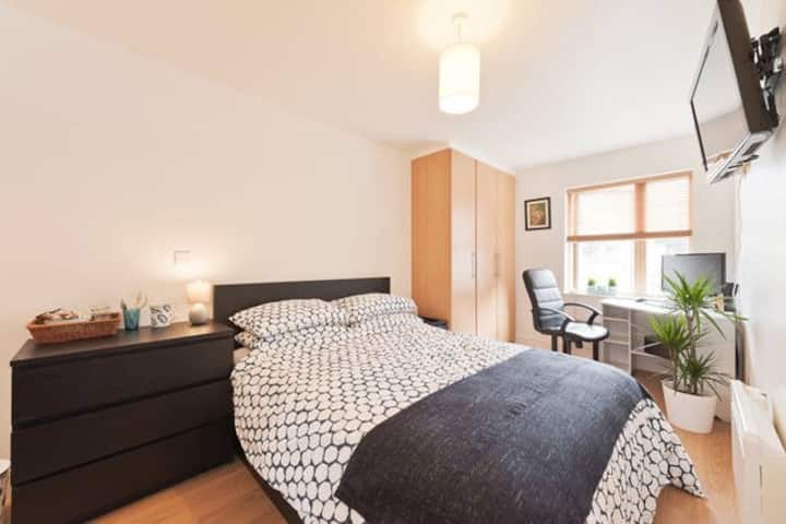 Private & Relaxed En Suite Room -Grand Canal Docks - Dublin