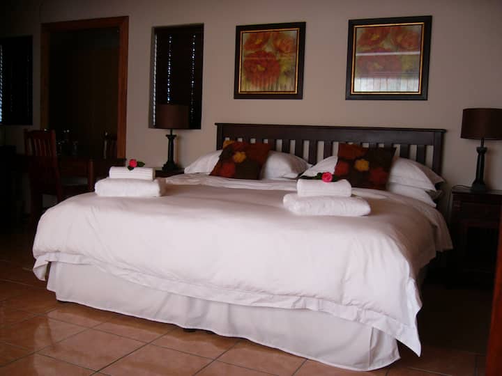 Hildesheim Guest Lodge Couples Suite - Wilderness
