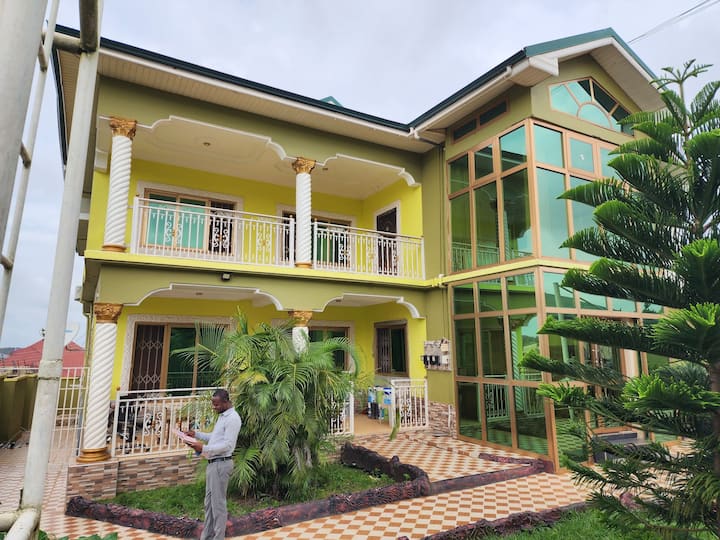 Santa Premium Guest House - Kumasi