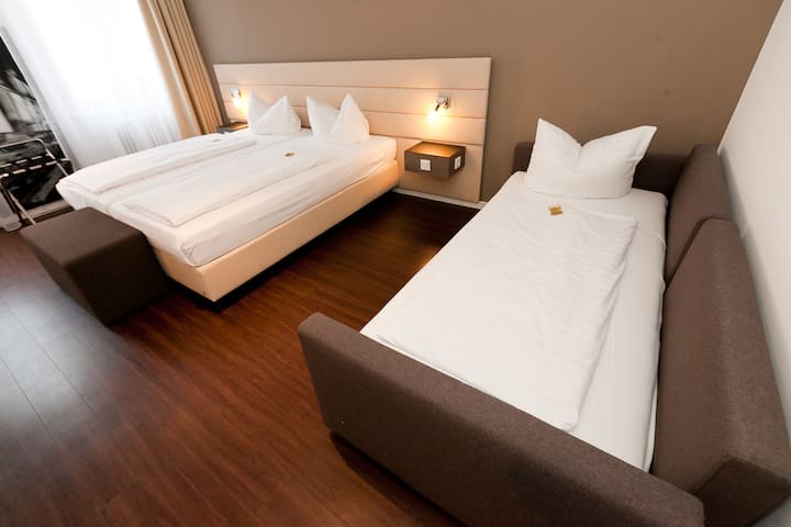 Tripleroom | Frankfurt Central Station City - Frankfurt am Main