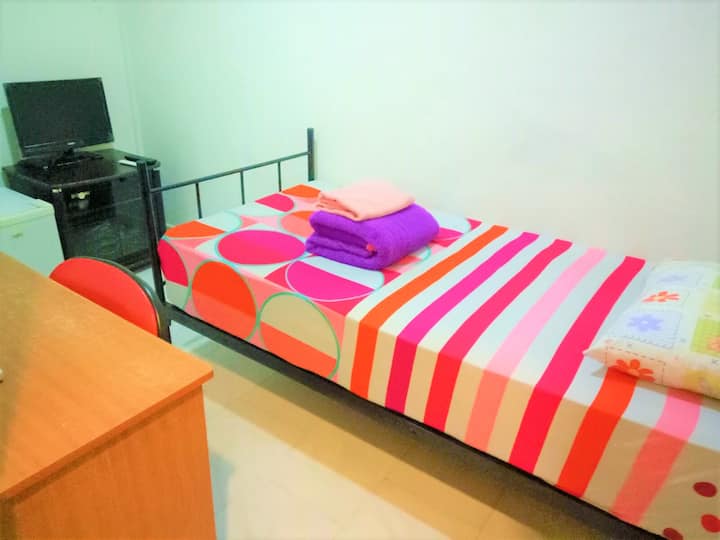 Aljunied *Room > Mrt 3min > Cbd 15 Mins - Singapore