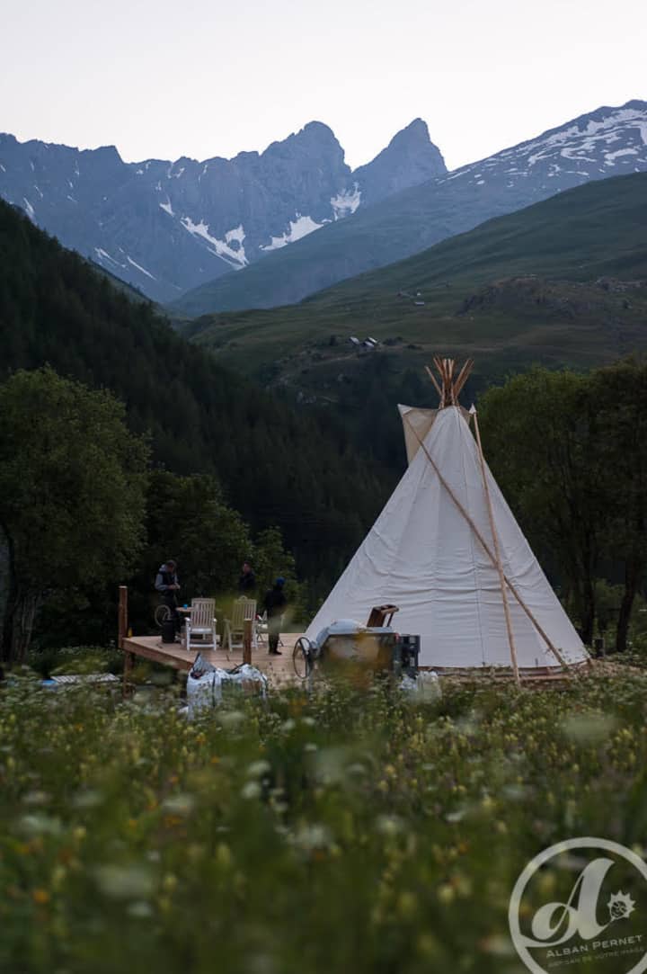 L'insolite De Pierre Rouge Tipi à Valloire - Rhône-Alpes