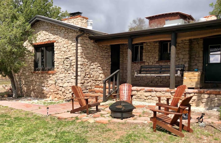 1930's Stone Cottage With Spectacular Views - Camp Verde, AZ