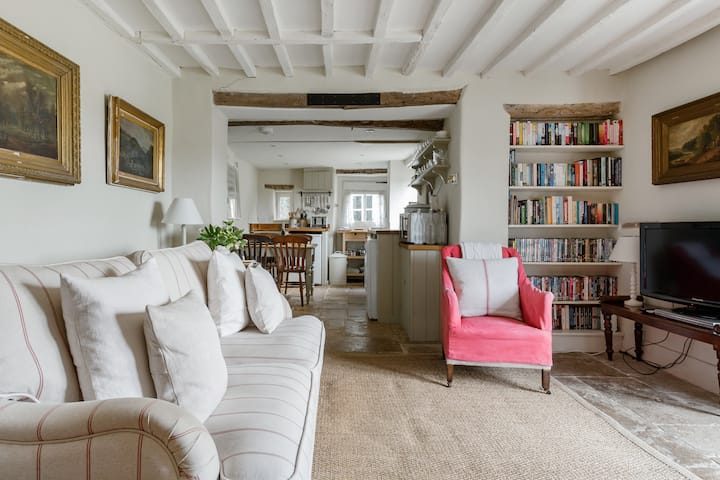 The Old Bakehouse
Quintessential Cotswold Cottage. - Witney