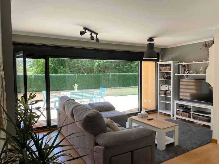 "La Casuca De Lola" En Comillas, 4-5 Px - Comillas