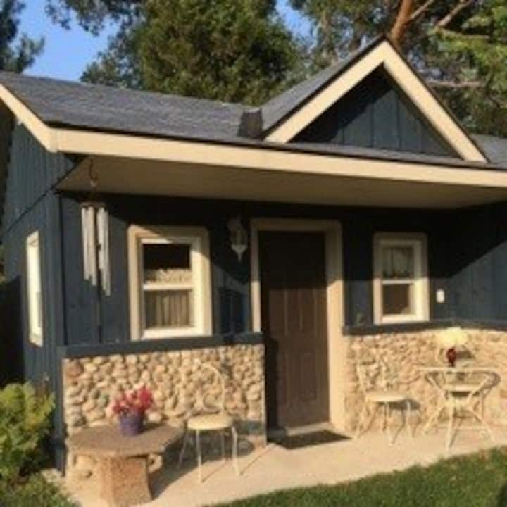Cute Little Bunkie Cabin - Port Franks