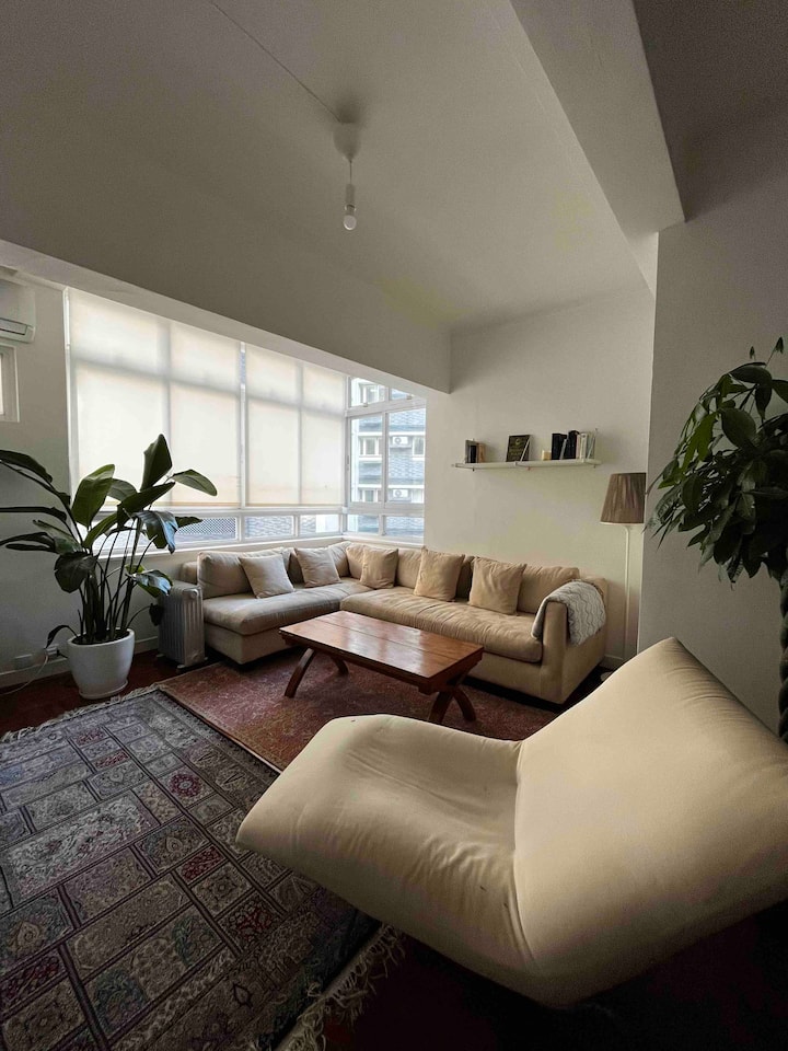 Charming Apartment 2bdr + 2bth Family Friendly - Central