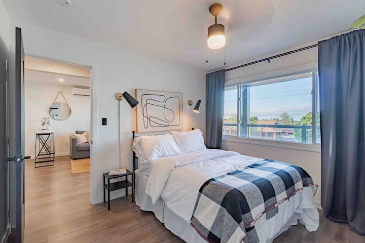 Suite # 1 In The Heart Of Beamsville’s Wine Route - Beamsville