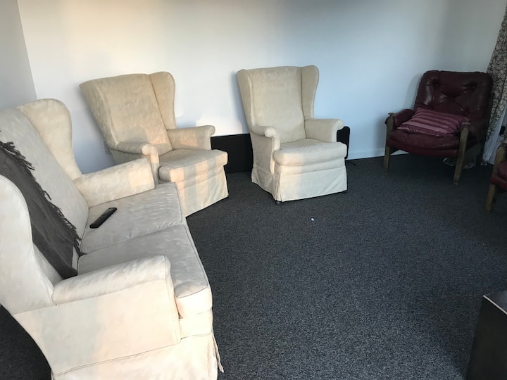 Backpackers Room -Queen Bed Room 2 - Waikanae