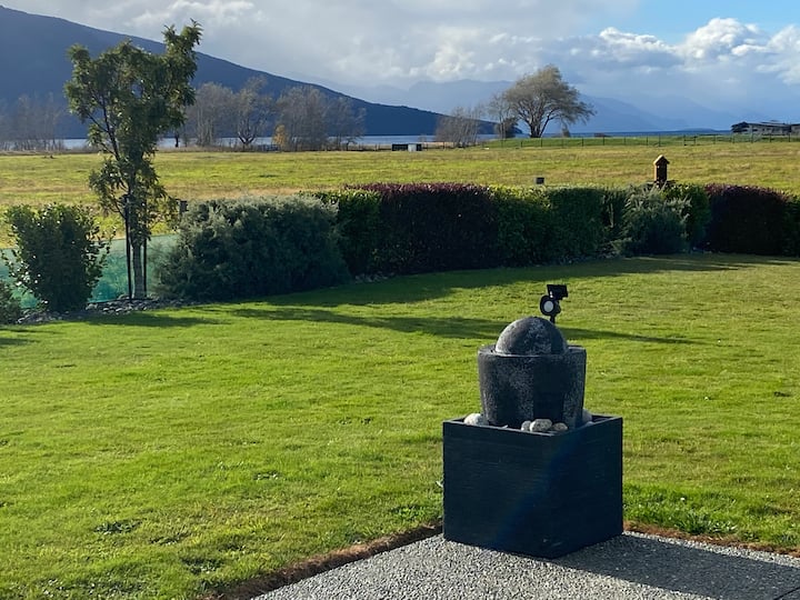 Best Lake/mountain Views, 3 Mins Walk To Lake - Te Anau