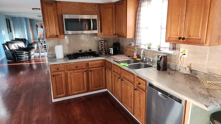 S1 Spacious Bedroom For Rest. 15 Min O'hare - Barrington, IL