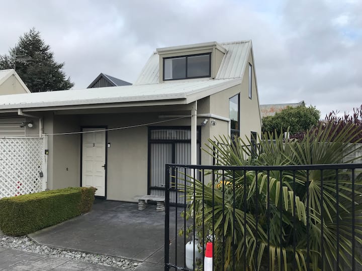 Close To City, Shops And Transport - Christchurch
