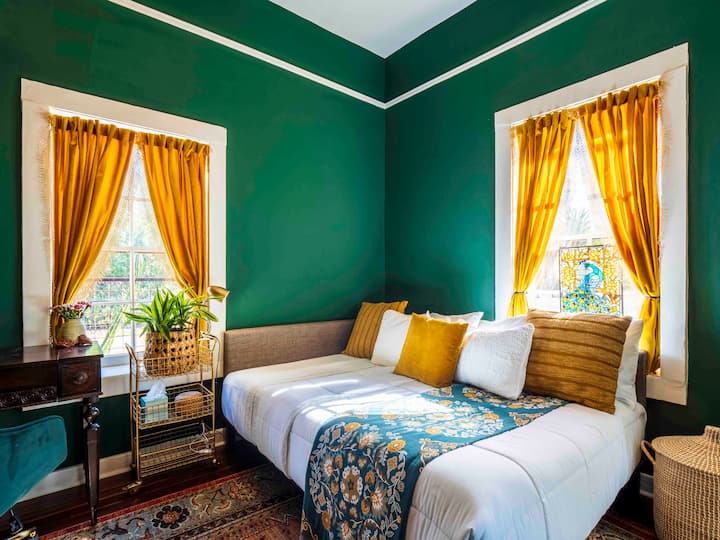 Sunny Downtown Adobe - Tucson