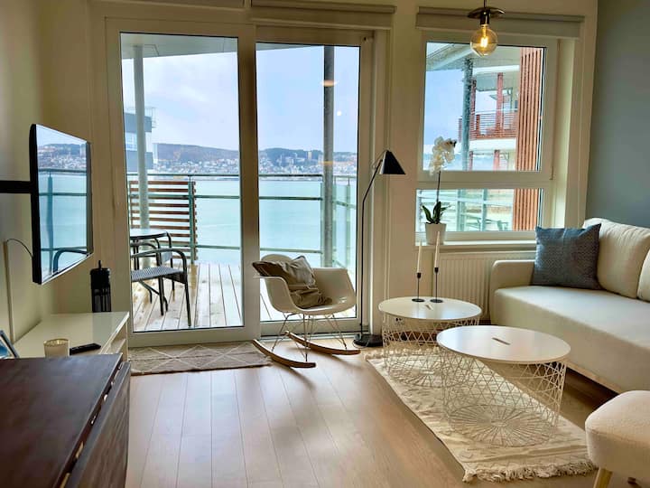 Modern Apartment With A Sea View, Parking - Tromsø