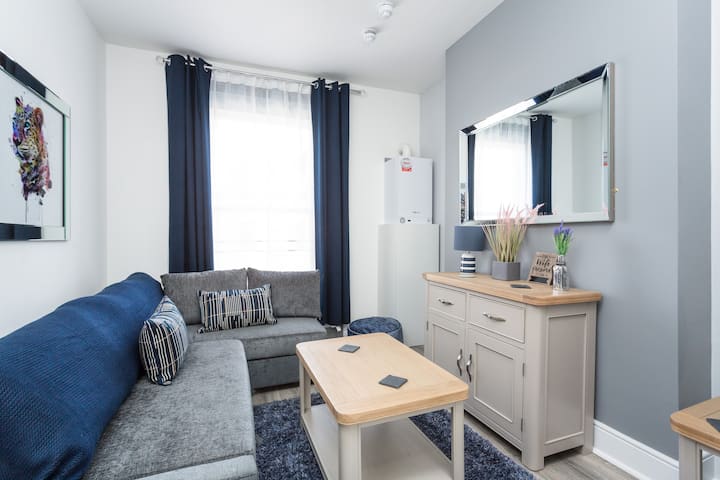 Number 28, Apartment 2 - Derry