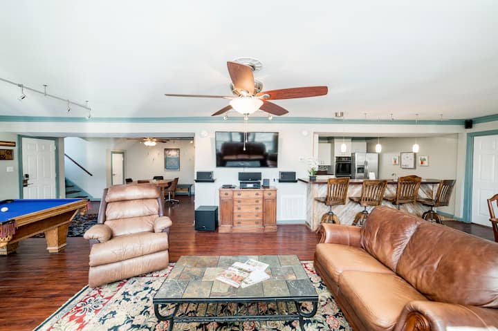 Riverfront Hidden Gem, Ground Floor Open Space! - Lynchburg, VA