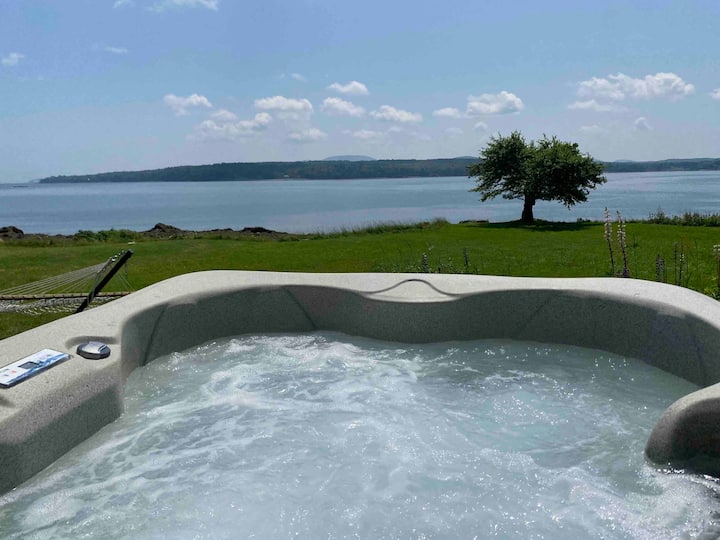 Oceanfront Cabin, Beachfront - Maine