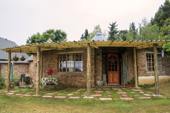 Loerie Cottage @ Athanor, Romantic And Cozy - Hogsback