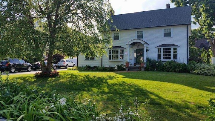 Charming Private Suite With Bath In Marblehead - Salem, MA