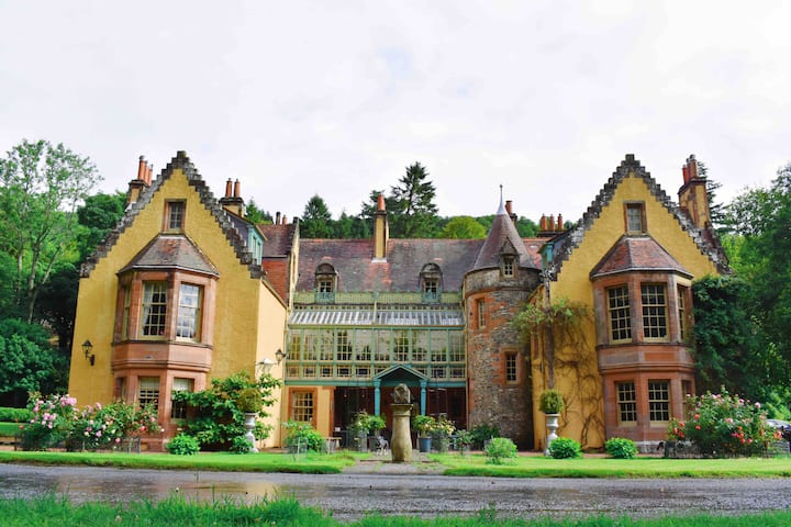 The Stables, Leithen Lodge, Peeblesshire - Innerleithen