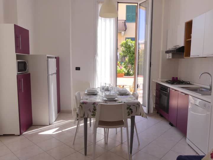 Varazze Centro - Bilocale Con Terrazzo E Balcone - Varazze