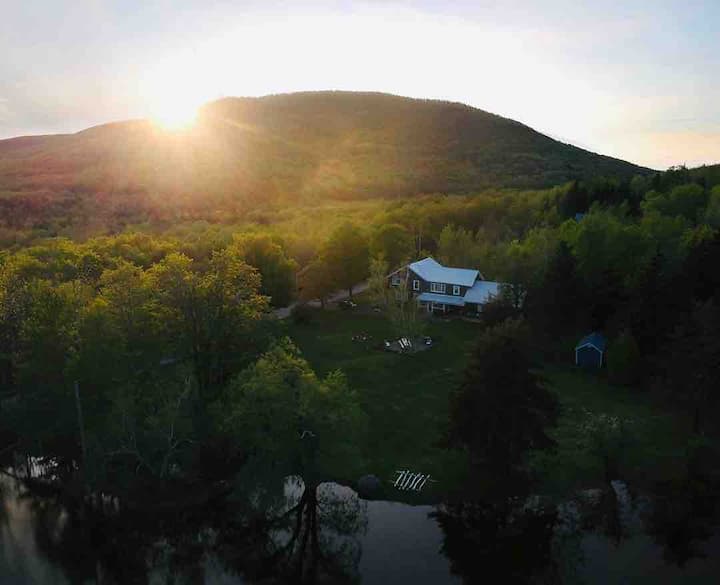 8 Bedroom Mountain Retreat With Barrel Sauna - 허드슨 밸리