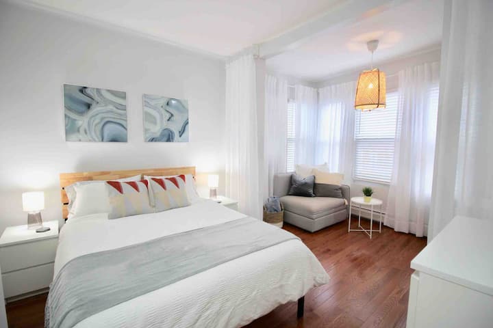 Charming Studio With Laundry - Astoria - Queens NY