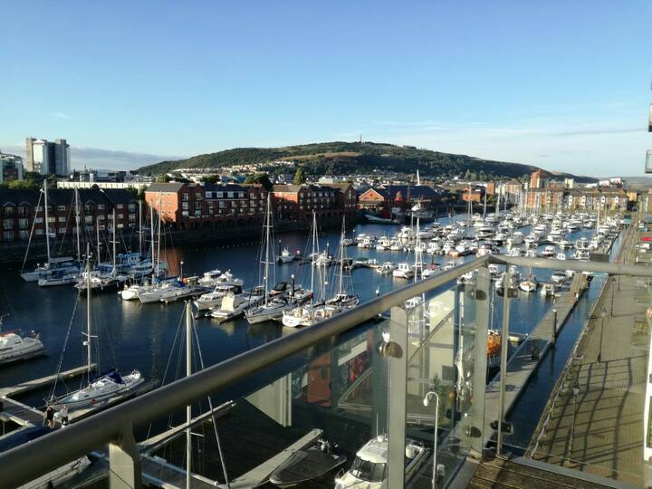 Lovely Spacious 2 Bed Apartment - Swansea