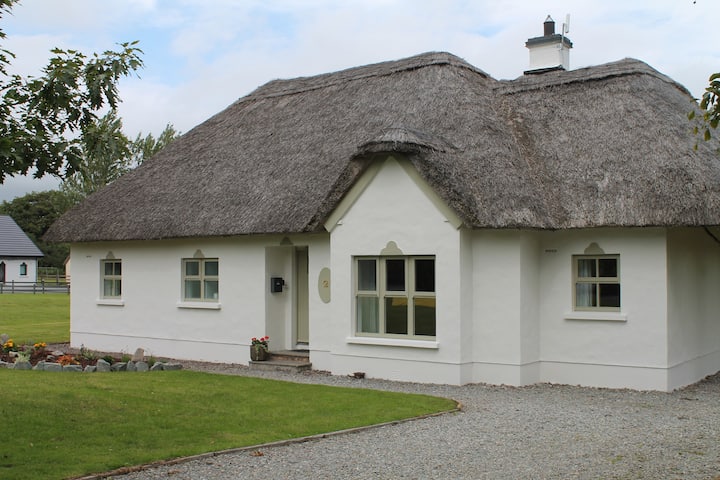 Superb Thatched Cottage Close To Killarney Town - Killarney