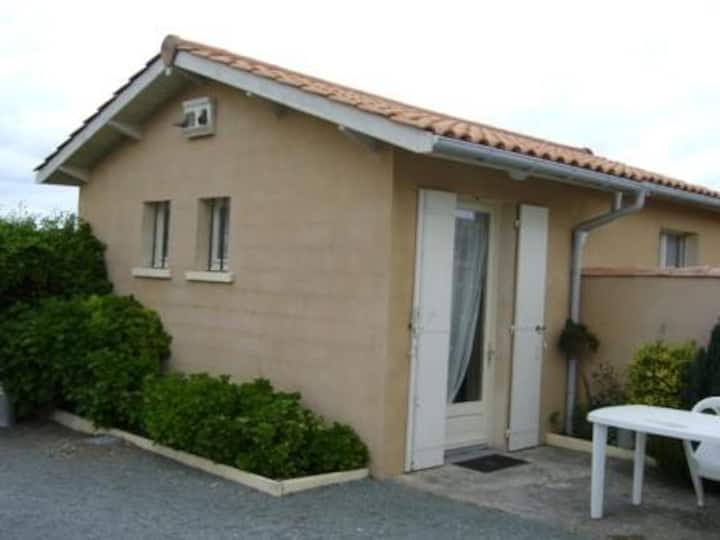 Studio Agréable, Tranquille, Pour 2 Ou 4 Personnes - Blaye