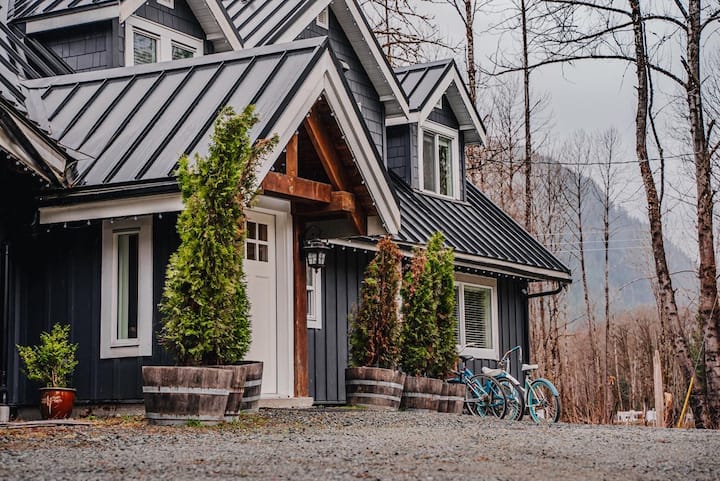 Glacier Valley Farm 4 Bed - Squamish