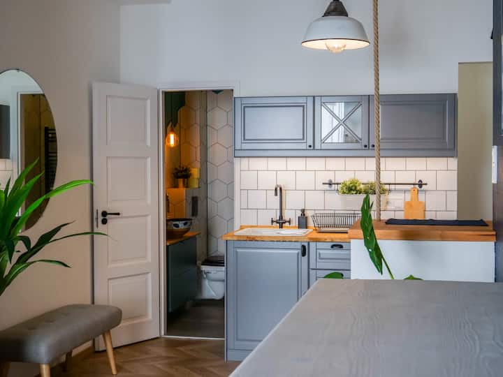 The Connoisseur - Budapest