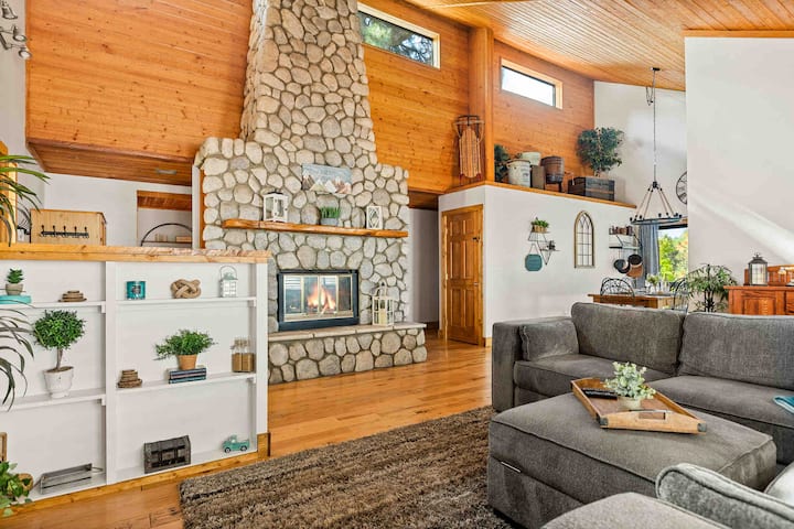 Modern Mountain Treasure With Free Ev Charging - Running Springs, CA