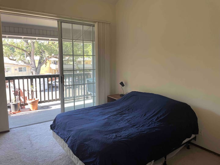 Private Master Bedroom & Balcony - Walnut Creek, CA