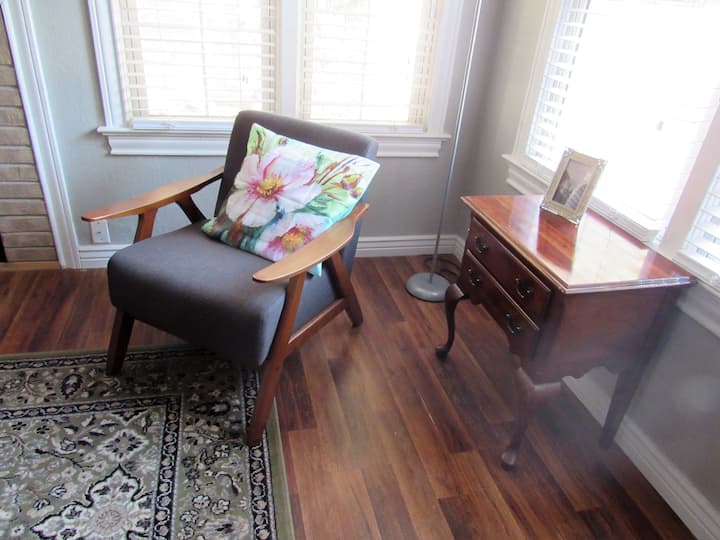 Sage Cottage: Cozy & Serene/ Sleeps 6 / Huge Yard! - Pecos River, Carlsbad