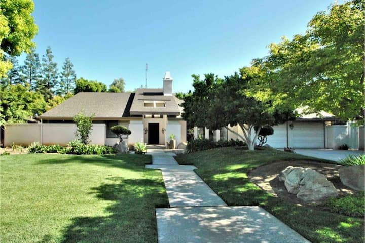 Mid-century Vacation Home Retreat - Fresno, CA