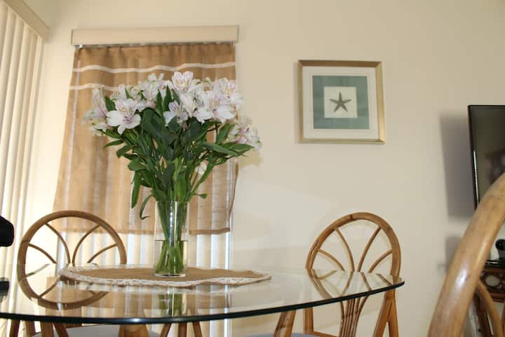 Cozy 1 Bedroom A Block From Lido Beach - Sarasota, FL