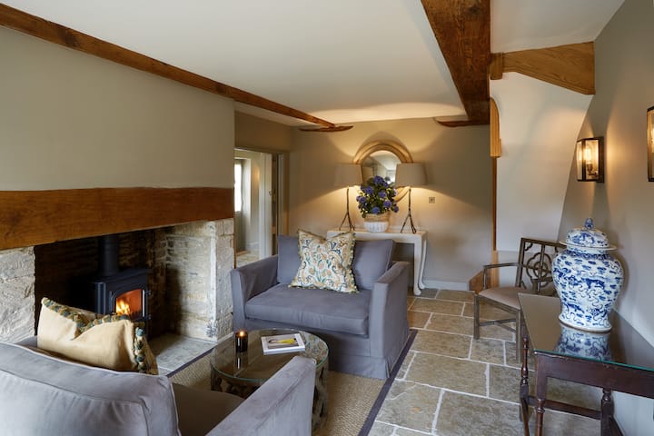 Grey's Cottage, Southrop, Luxury Cotswold House - Bibury