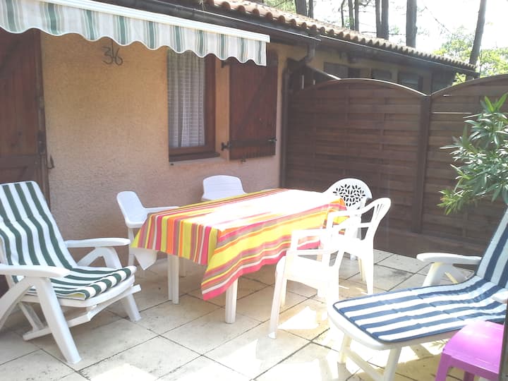 Maisonnette Dans Residence Privée Sous Les Pins - Lacanau