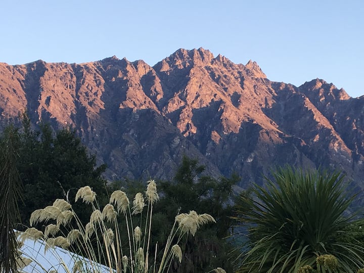 Sunny 3 Bedroom 2 Bathroom House. - The Remarkables Ski Area