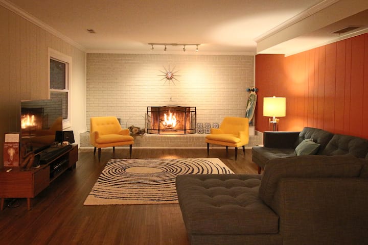 Room For Female With Tv - Fredericksburg, VA