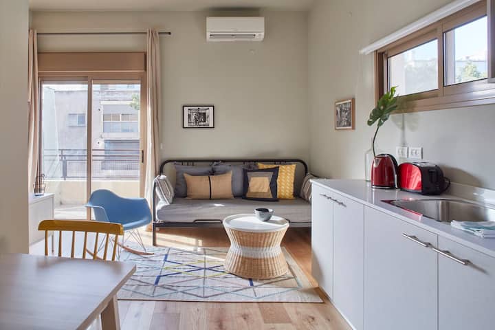Full Of Light With Terrace In A Superb Location! - Tel Aviv
