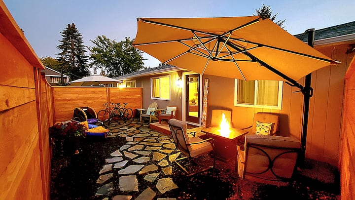 Stylish Downtown Cda Beach Getaway Spa Fire Table - Coeur d'Alene, ID